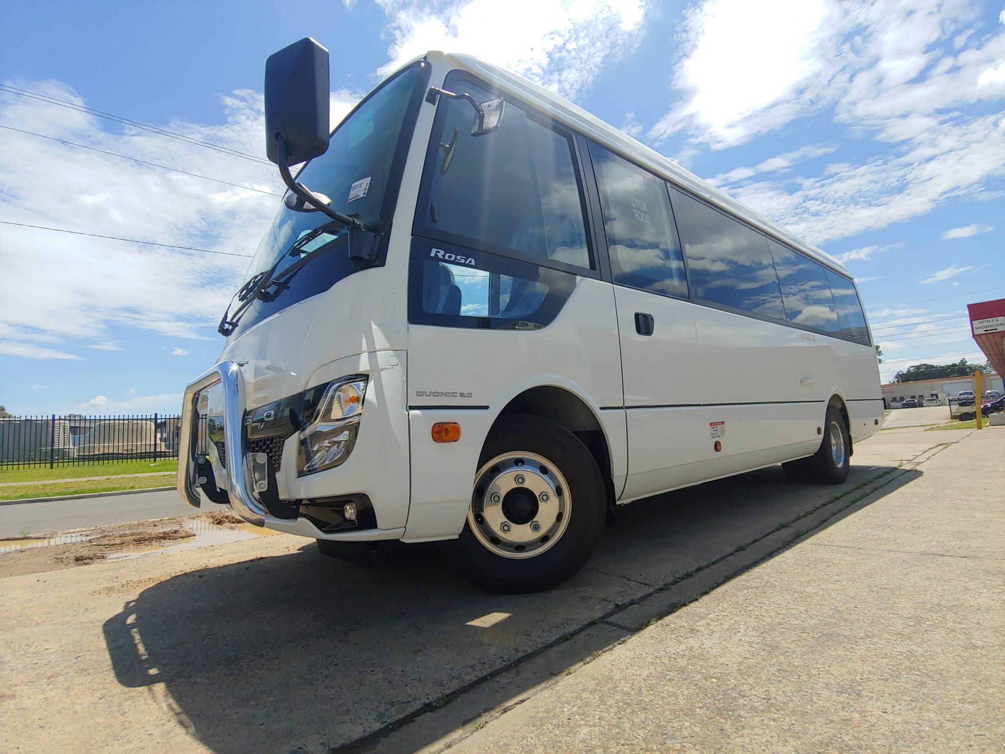 Mitsubishi Fuso Rosa Bus – (10/2020 – ON) Nudge Bar – Formula Offroad