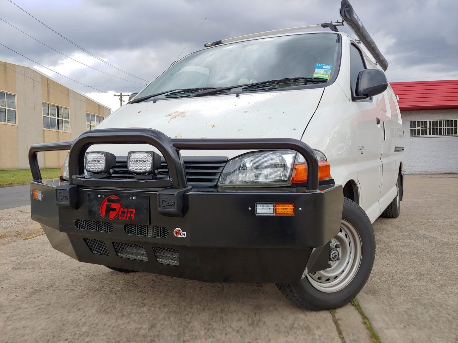 Suitable for Toyota Hiace SBV Bull Bar – (06/1998-2004) SBV (W’Thru ...