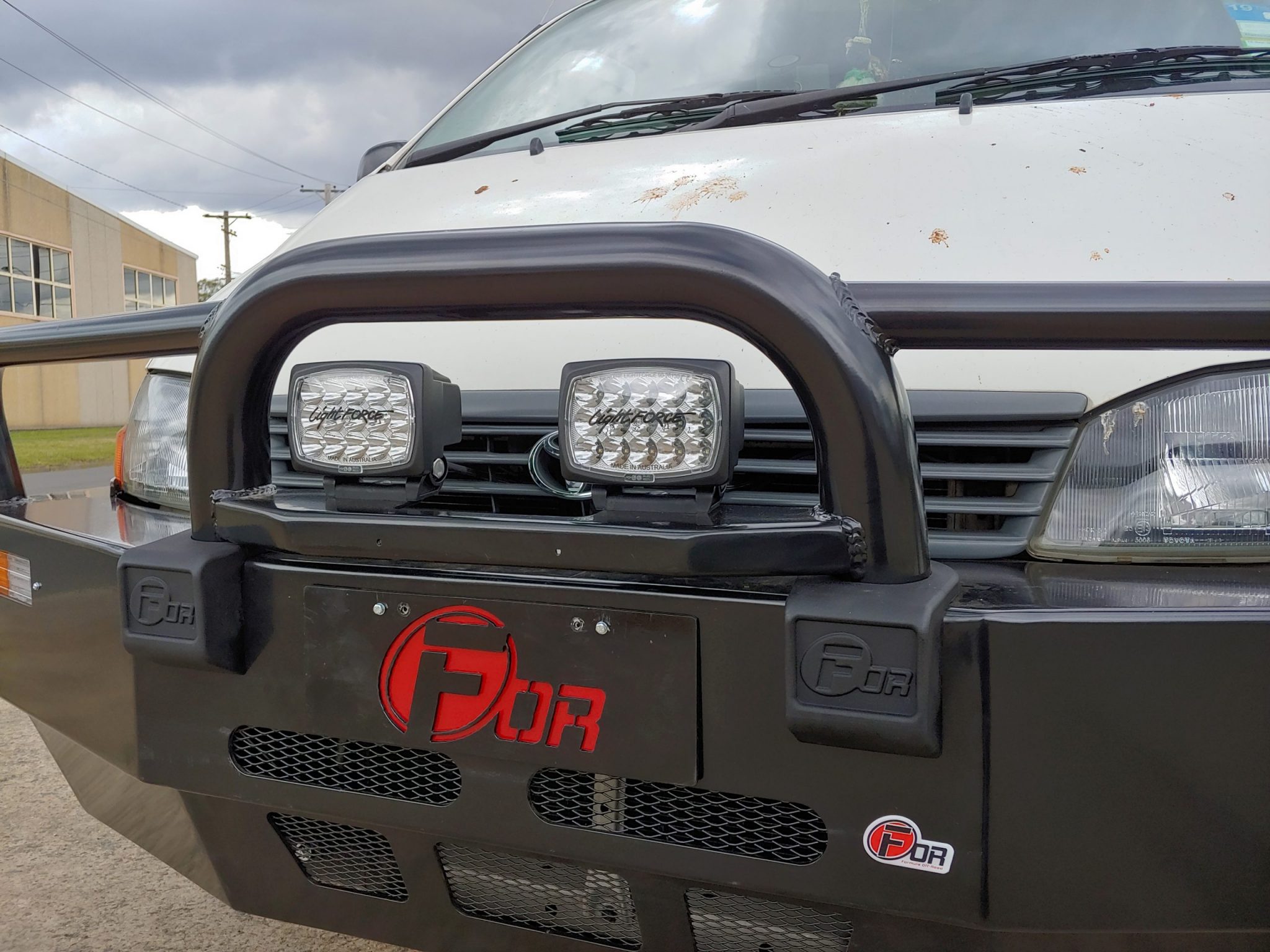 Suitable for Toyota Hiace SBV Bull Bar – (06/1998-2004) SBV (W’Thru ...