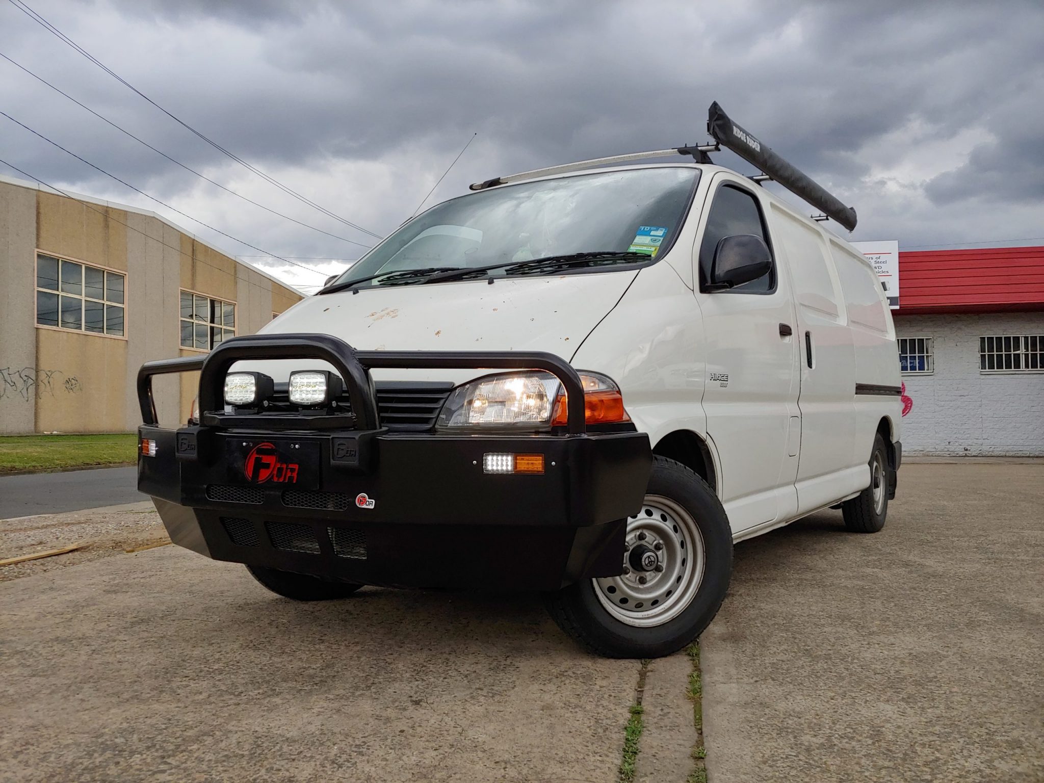 Suitable for Toyota Hiace SBV Bull Bar – (06/1998-2004) SBV (W’Thru ...