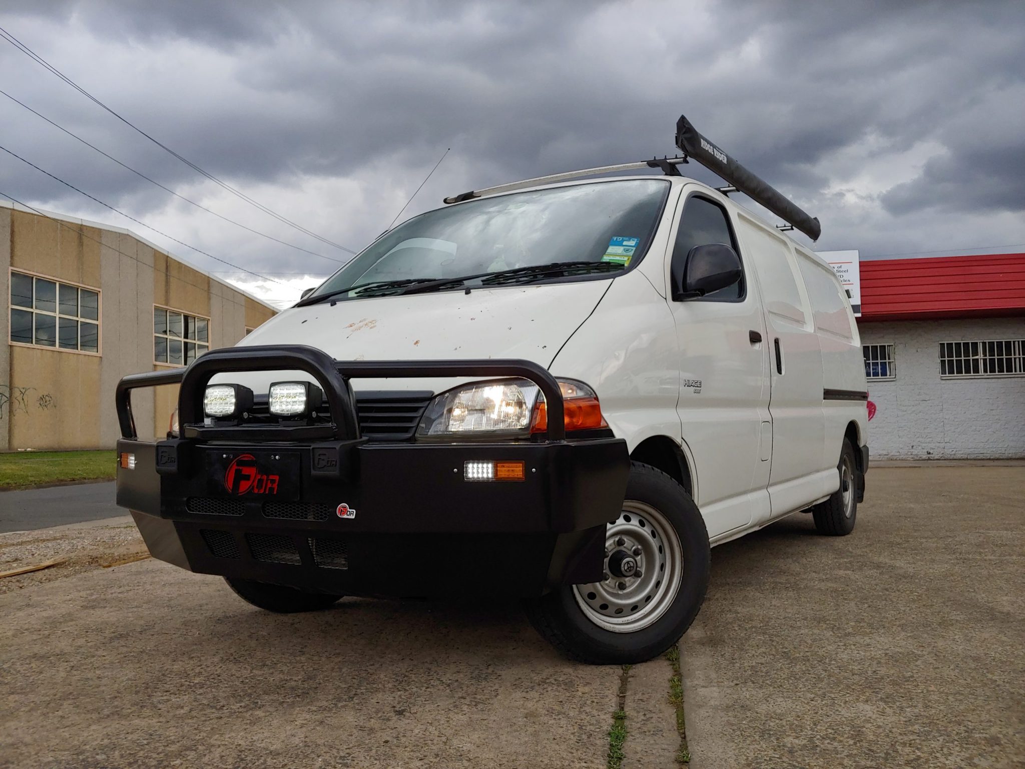 Suitable for Toyota Hiace SBV Bull Bar – (06/1998-2004) SBV (W’Thru ...