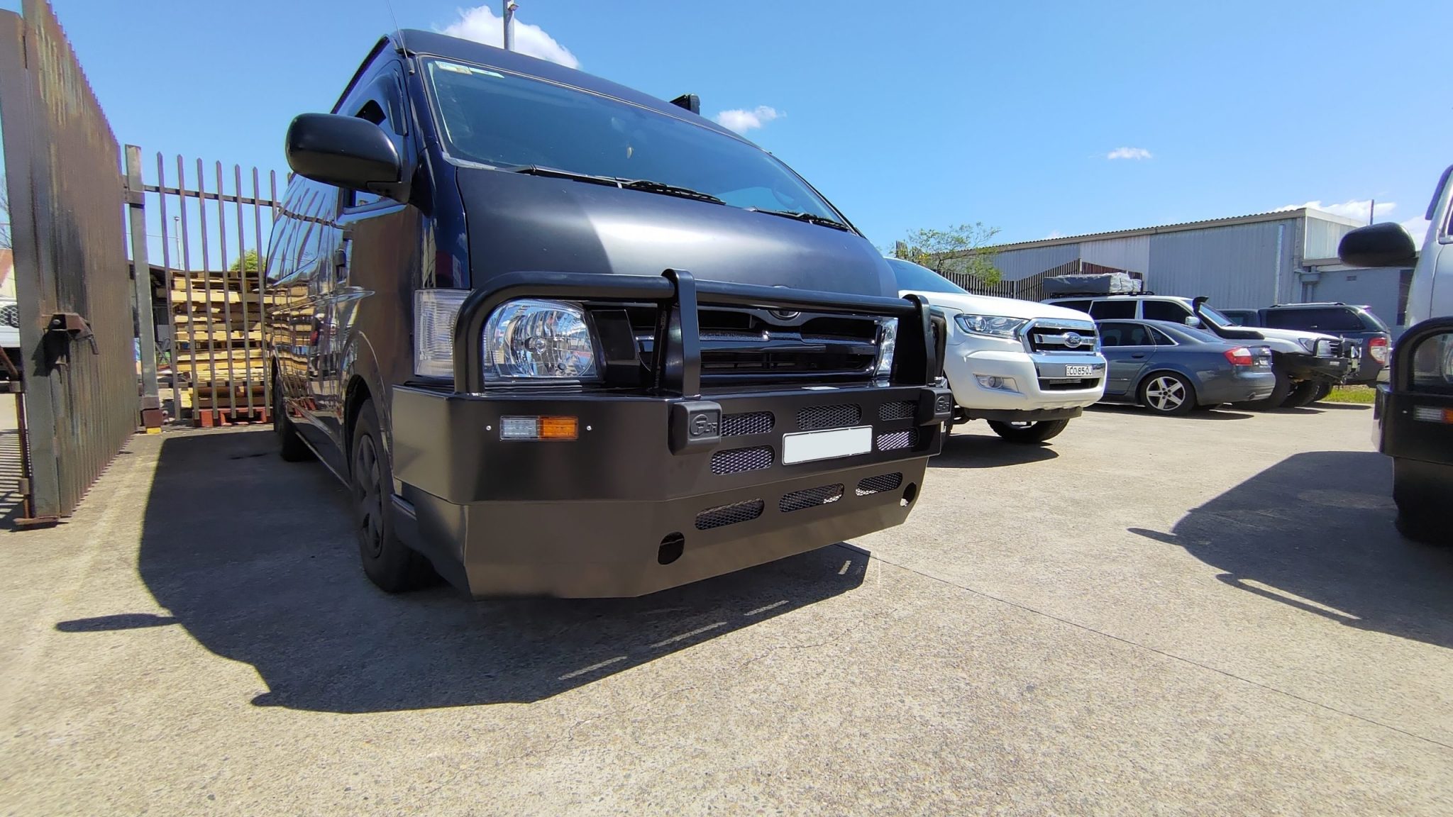 Suitable for Toyota Hiace (02/2014 – 04/2019) SLWB / Commuter Bull Bar ...