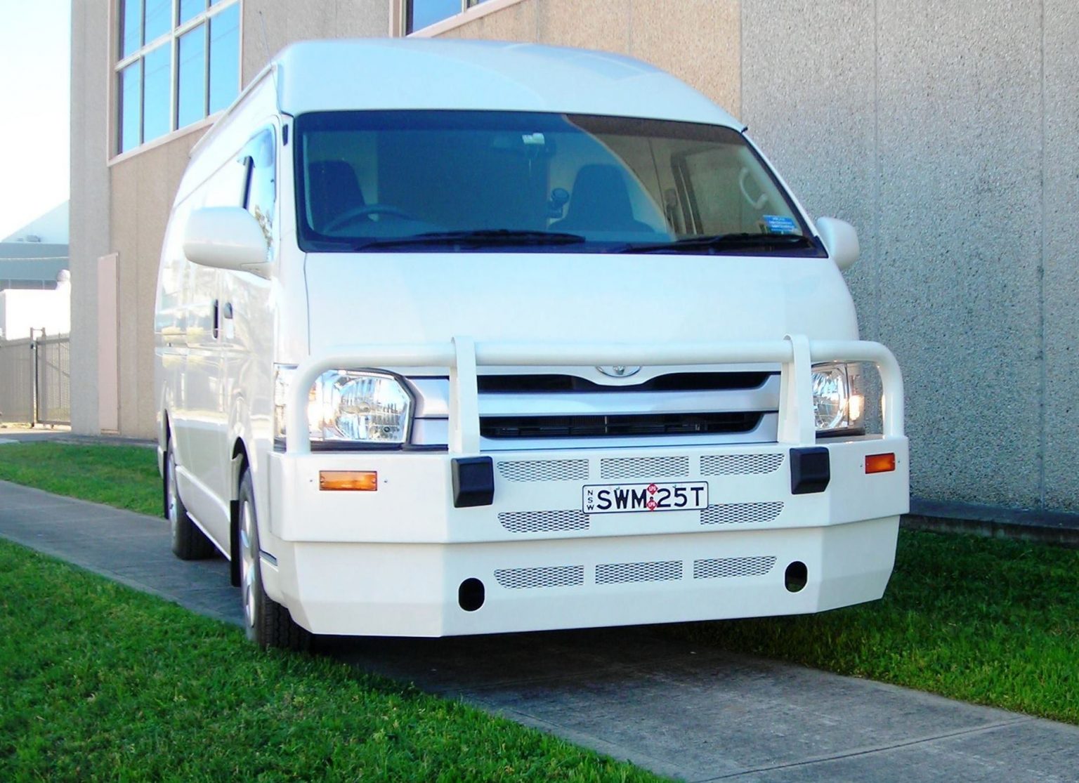 Suitable for Toyota Hiace (02/2014 – 04/2019) SLWB / Commuter Bull Bar ...